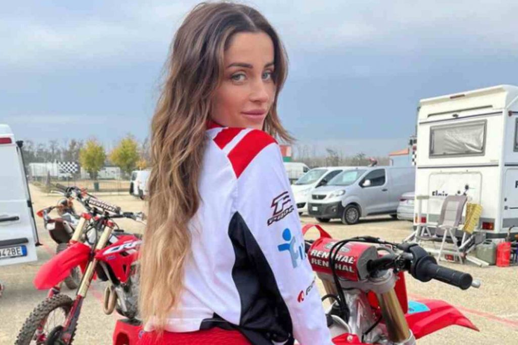 Elisa Mazzucchelli, il décolleté è esplosivo: l'ultimo scatto di miss ...