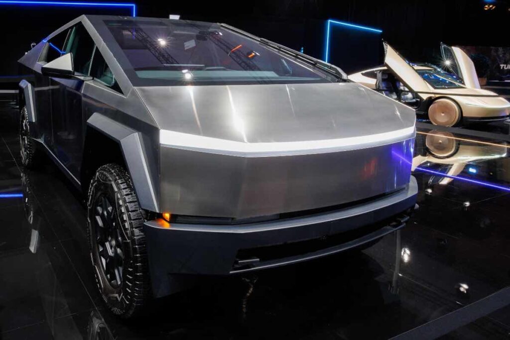 La Tesla "copia" la Ford? C'è un aspetto che non è passato inosservato ...